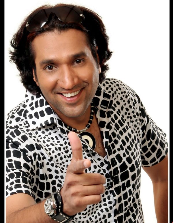 Punjabi Singer Satwinder Bugga Biography, News, Photos, Videos | NETTV4U