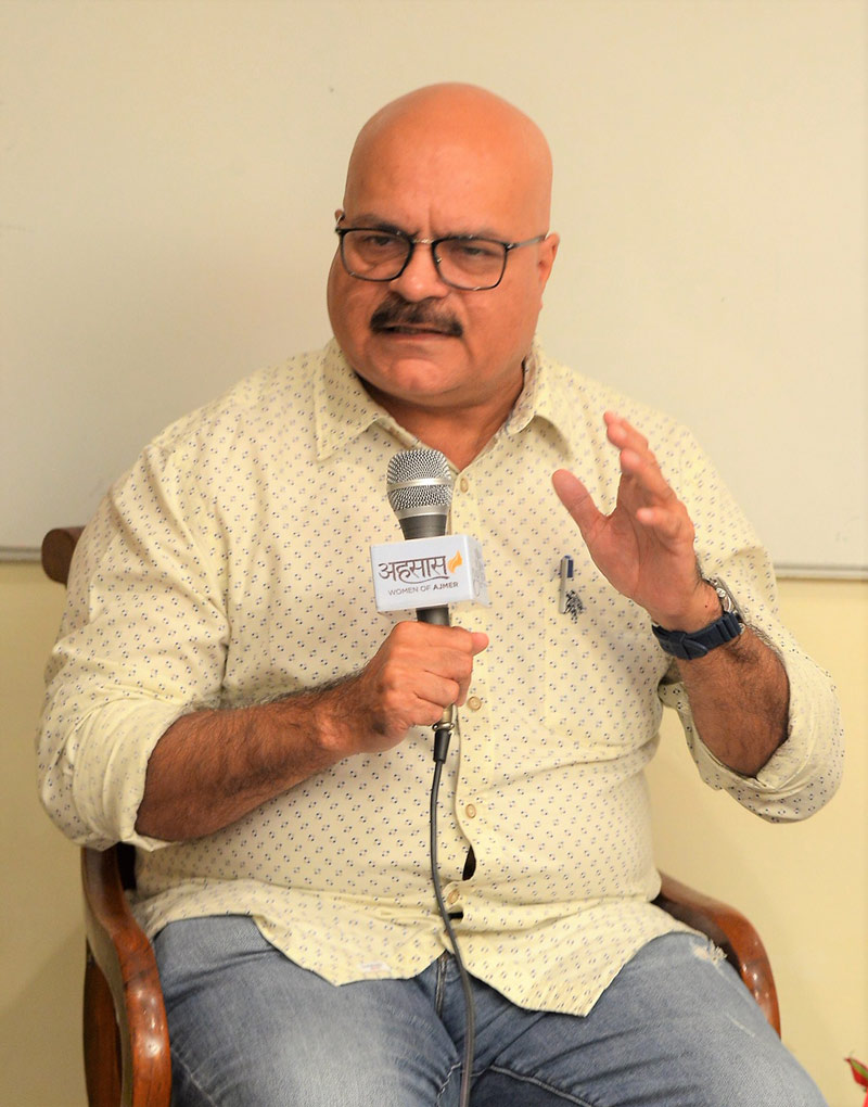 Hindi Journalist Abhay Kumar Dubey Biography, News, Photos, Videos | NETTV4U