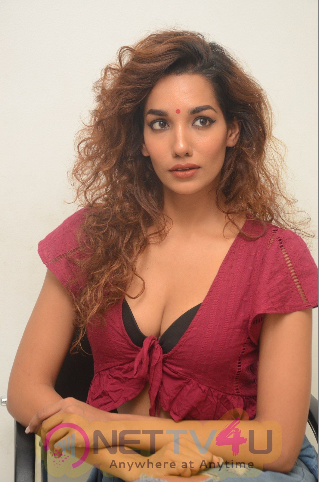 Actress Aditi Tiwari Sexy Stills | 587117 | Galleries & HD Images