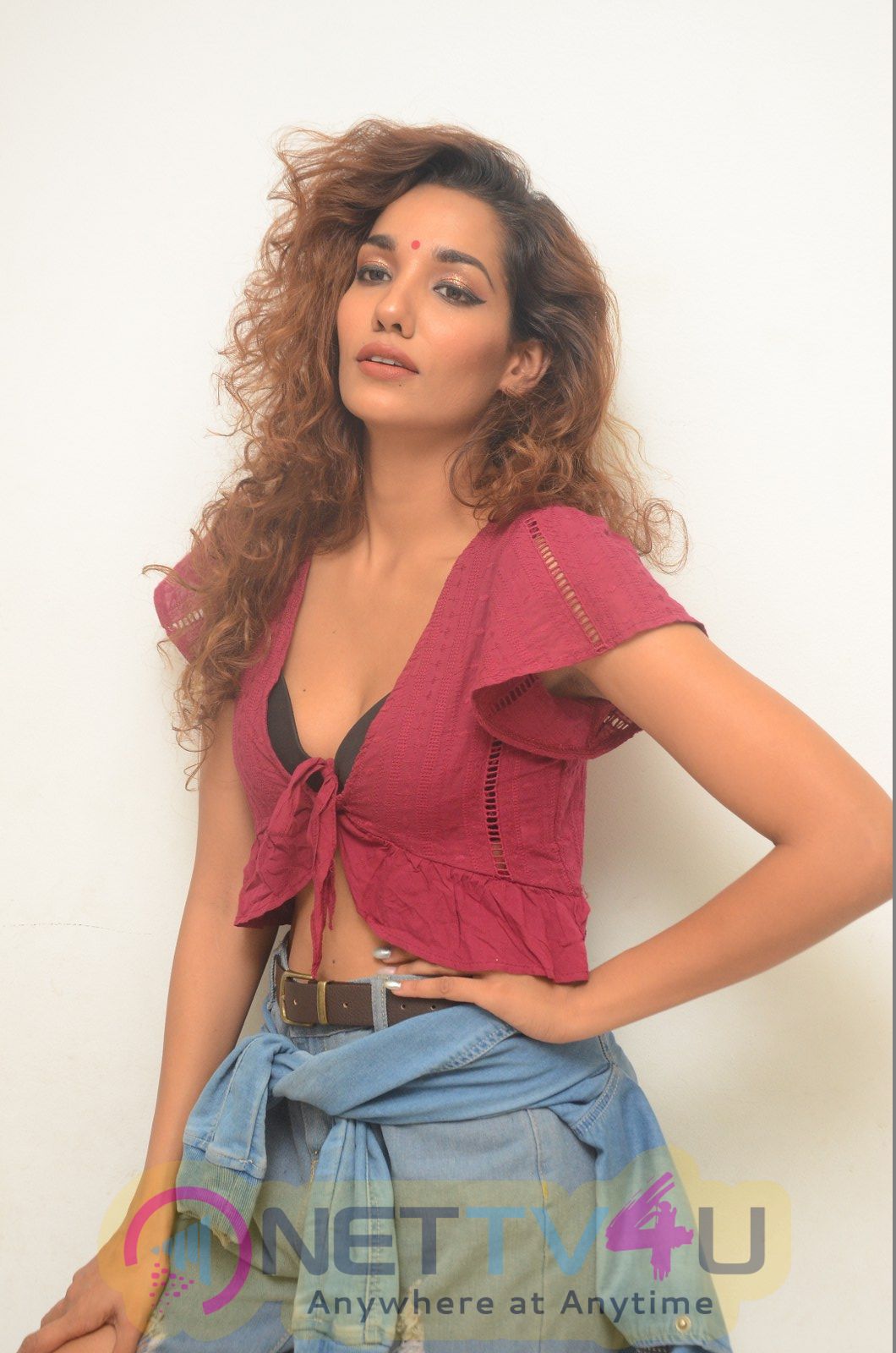 Actress Aditi Tiwari Sexy Stills | 587105 | Galleries & HD Images