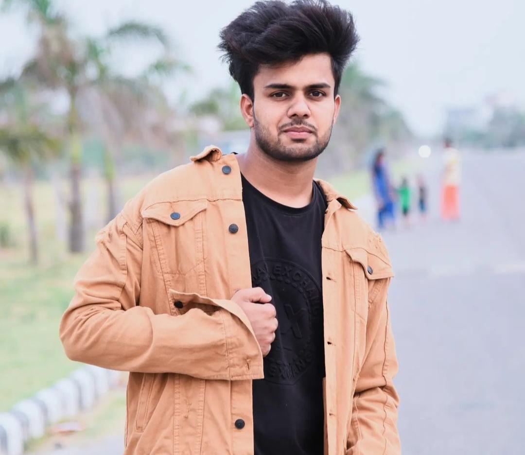 Punjabi Singer Mani Sekhon Biography, News, Photos, Videos | NETTV4U