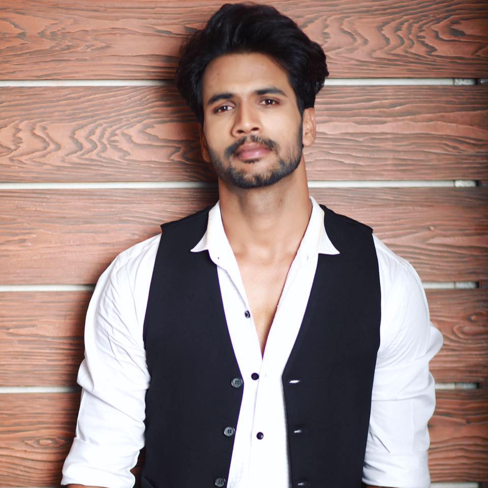 Hindi Actor Vineeth Mv Biography, News, Photos, Videos | NETTV4U