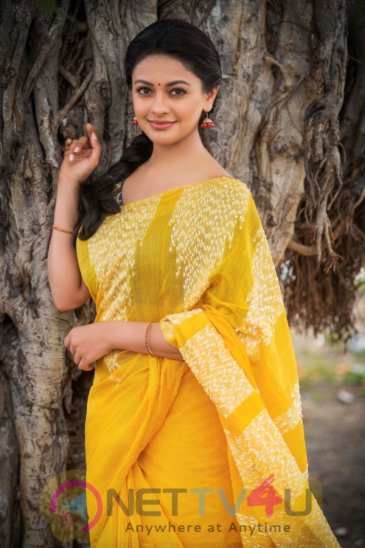 Actress Pooja Kumar Romantic Photos | 594877 | Galleries & HD Images