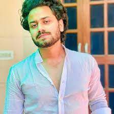 Hindi Influencer Greesh Bhatt Biography, News, Photos, Videos | NETTV4U