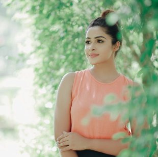 Sinhala Tv Serial Heenayaki Me Adare - Full Cast and Crew