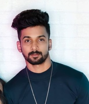 Hindi Youtuber Suyash Biography, News, Photos, Videos | NETTV4U