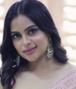 Tamil Actress Shiyaa Biography, News, Photos, Videos | NETTV4U