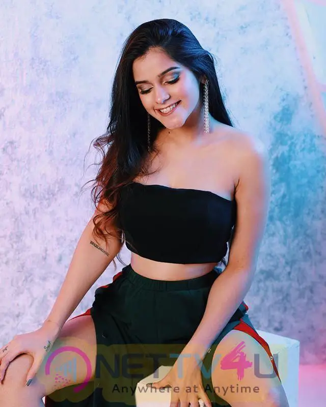 Model Meghna Kaur Sexy Stills 566934 Galleries And Hd Images