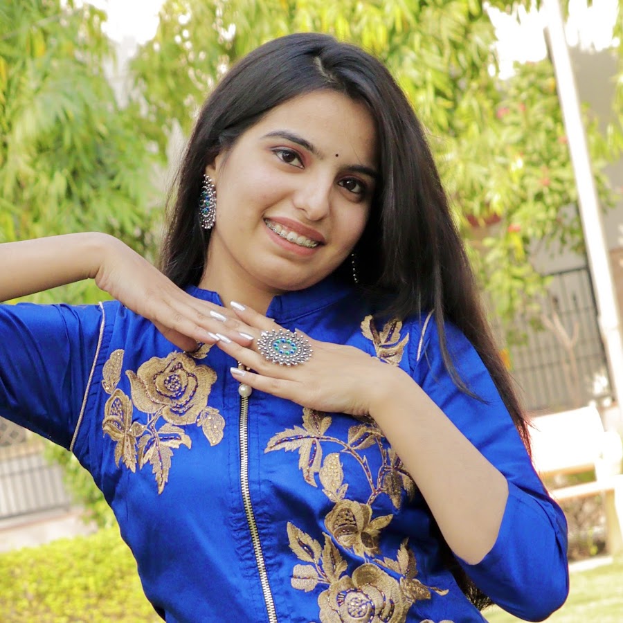 Hindi Youtuber Priyal Kukreja Biography, News, Photos, Videos | NETTV4U