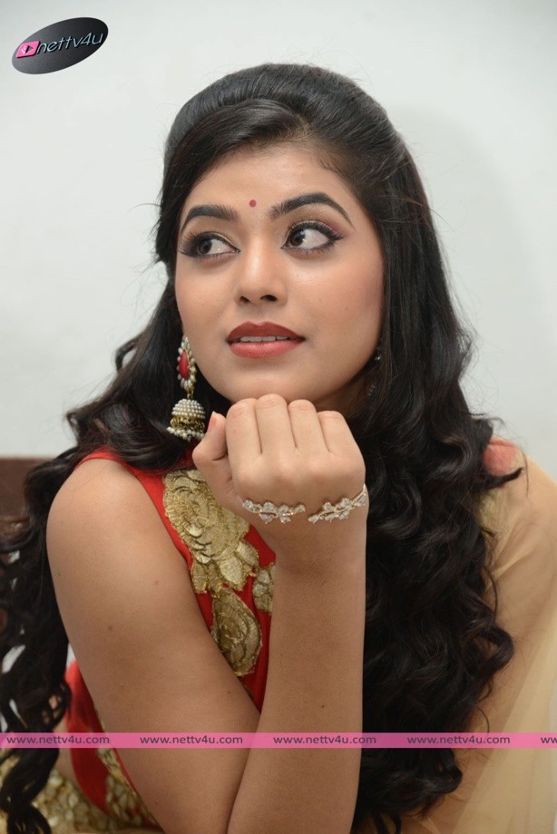 Telugu Actress Yamini Bhaskar Cute Photo Gallery | 42379 | Galleries ...