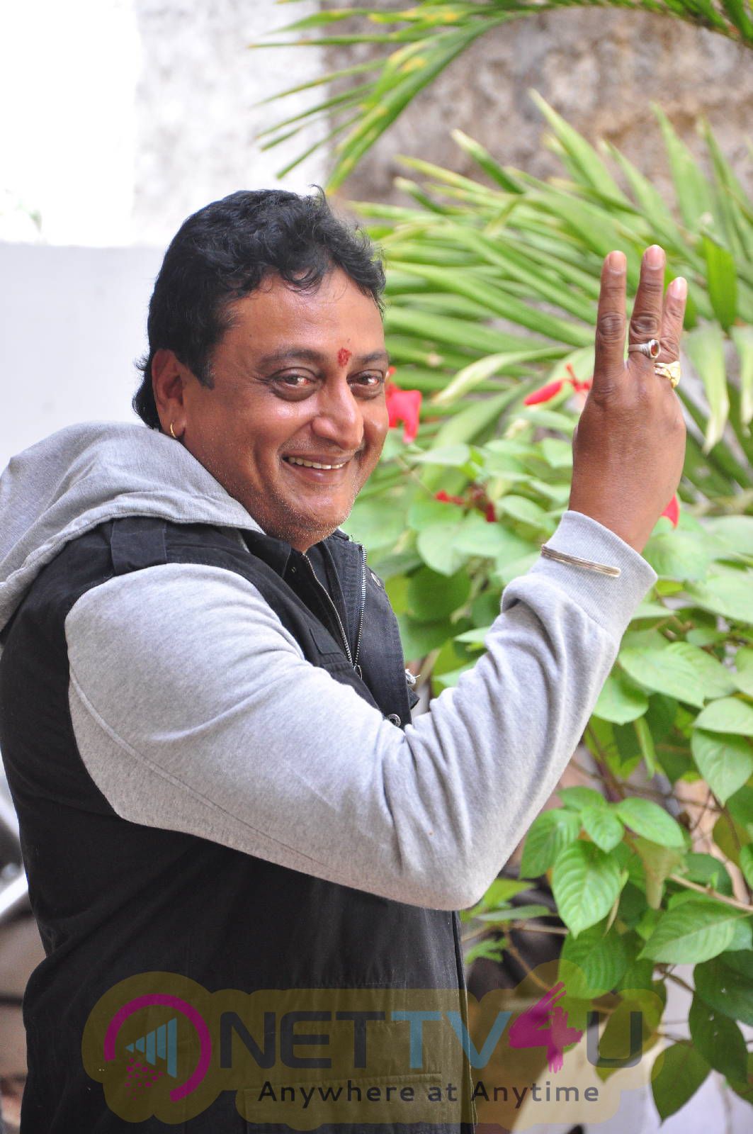 Tollywood Supporting Actor Prudhvi Interview Stills | 76430 | Galleries ...