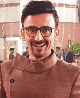 Bollywood Anchor Jatin Sapru Biography, News, Photos, Videos | NETTV4U