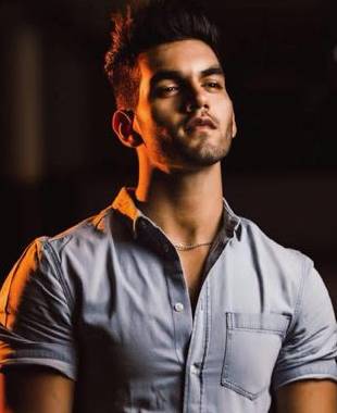 Bollywood Contestant Aviral Gupta Biography, News, Photos, Videos | NETTV4U
