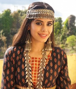 Bollywood Model Siddhi Gupta Biography, News, Photos, Videos | NETTV4U