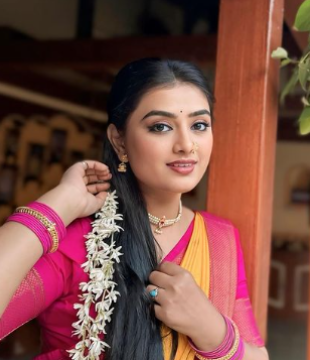 Marathi Tv Actress Komal More Biography, News, Photos, Videos | NETTV4U