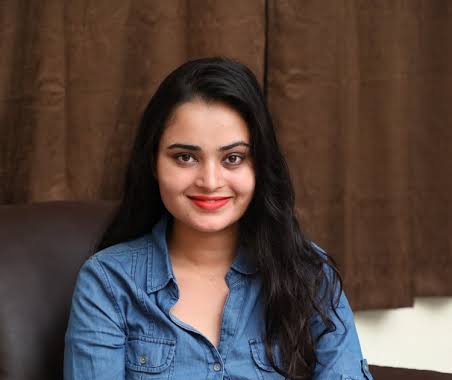 Tollywood Actress Mona Thakur Biography, News, Photos, Videos | NETTV4U