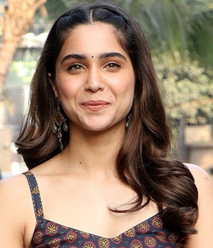 Bollywood Movie Actress Sharvari Wagh Biography, News, Photos, Videos ...