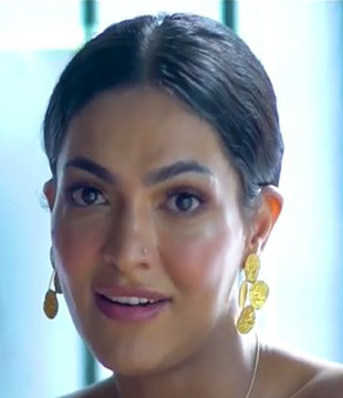 Bollywood Makeup Artist Meera Sakhrani Biography, News, Photos, Videos ...