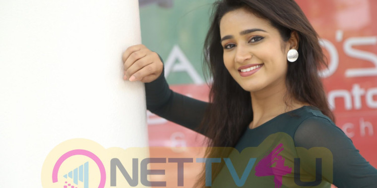 Telugu Actress Simran Lovely Stills | 558549 | Galleries & HD Images