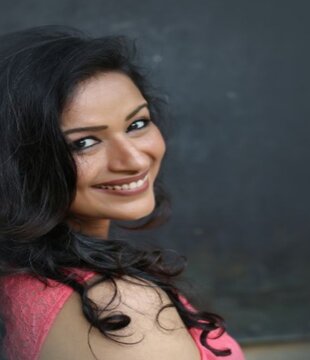 Bollywood Actress Renita Kapoor Biography, News, Photos, Videos | NETTV4U