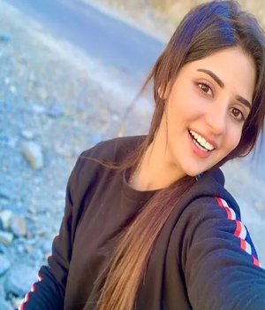 Urdu Actress Ellie Zaid Biography, News, Photos, Videos | NETTV4U