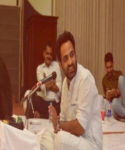 Urdu Poet Tehzeeb Hafi Biography, News, Photos, Videos | NETTV4U