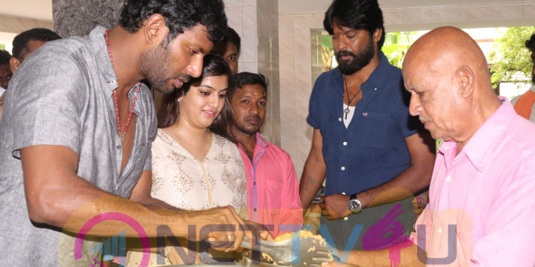 Actor Vishal Reddy Celebrate Is Birthday At Kasturi Gandhi Government ...