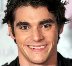 Hollywood Movie Actor Rj Mitte Biography, News, Photos, Videos | NETTV4U