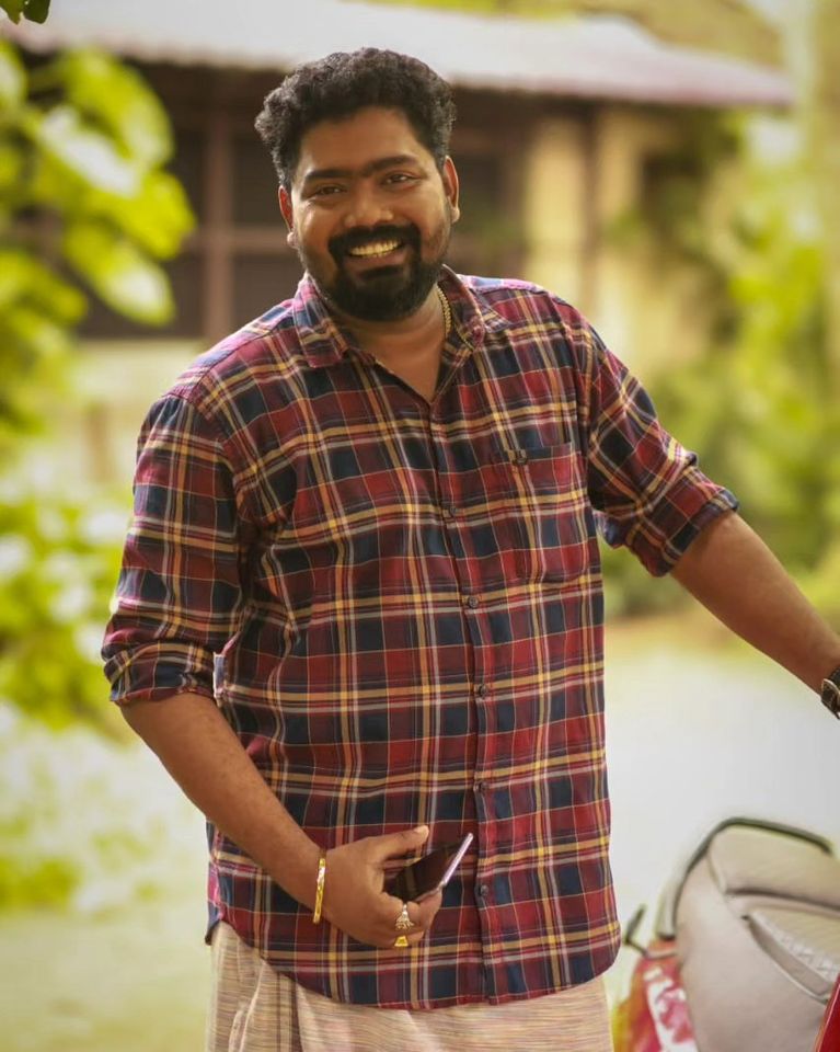 Complete Entertainment With A Blast (English, Tamil, Hindi, Telugu ...